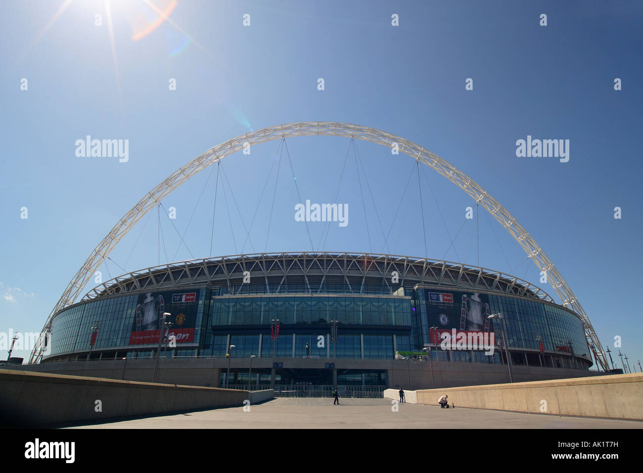 Construction new wembley stadium arch hi-res stock photography and ...