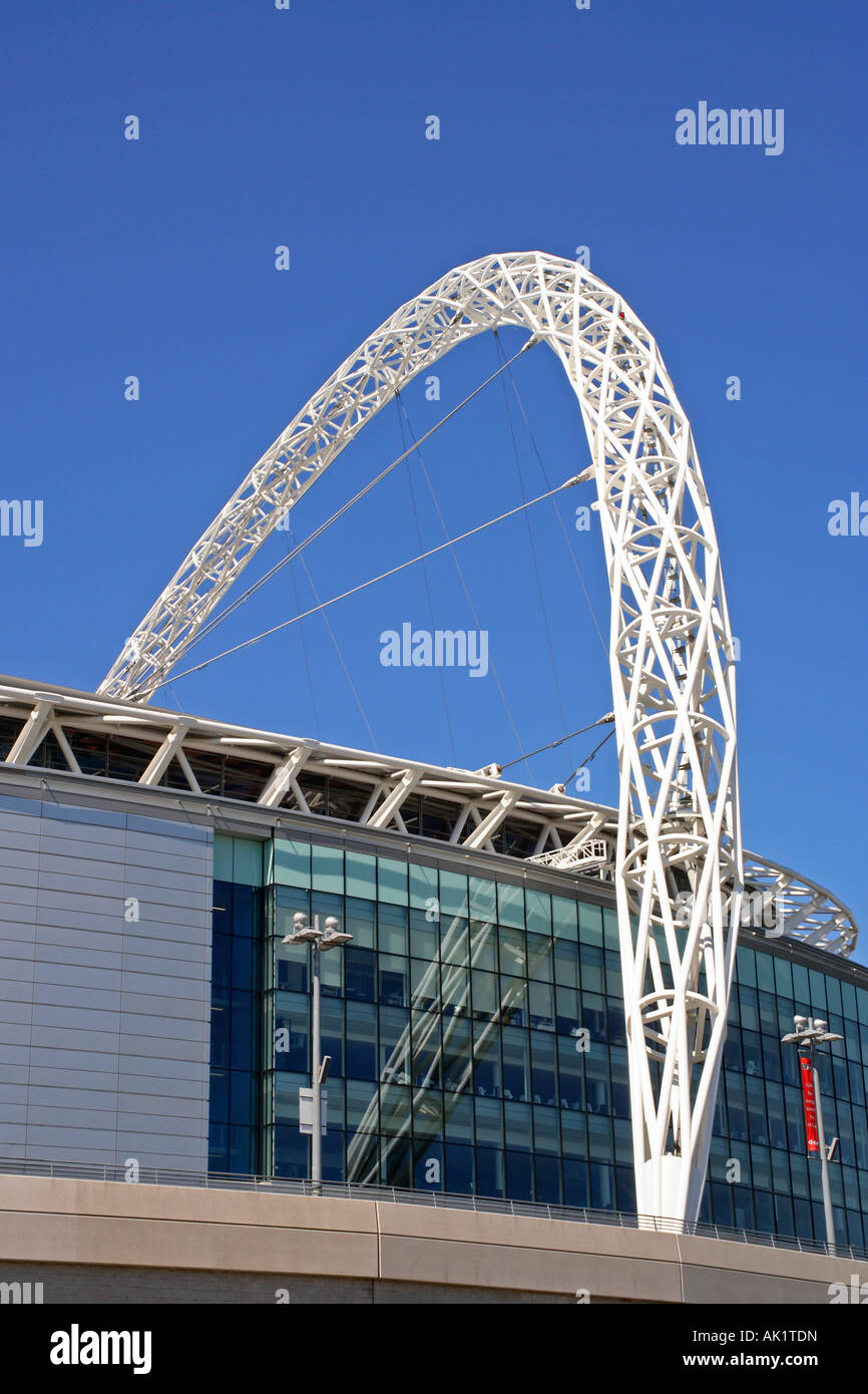 Construction new wembley stadium arch hi-res stock photography and ...