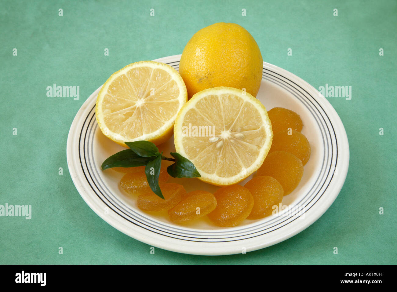 Halved fresh lemon halves two hi-res stock photography and images - Alamy