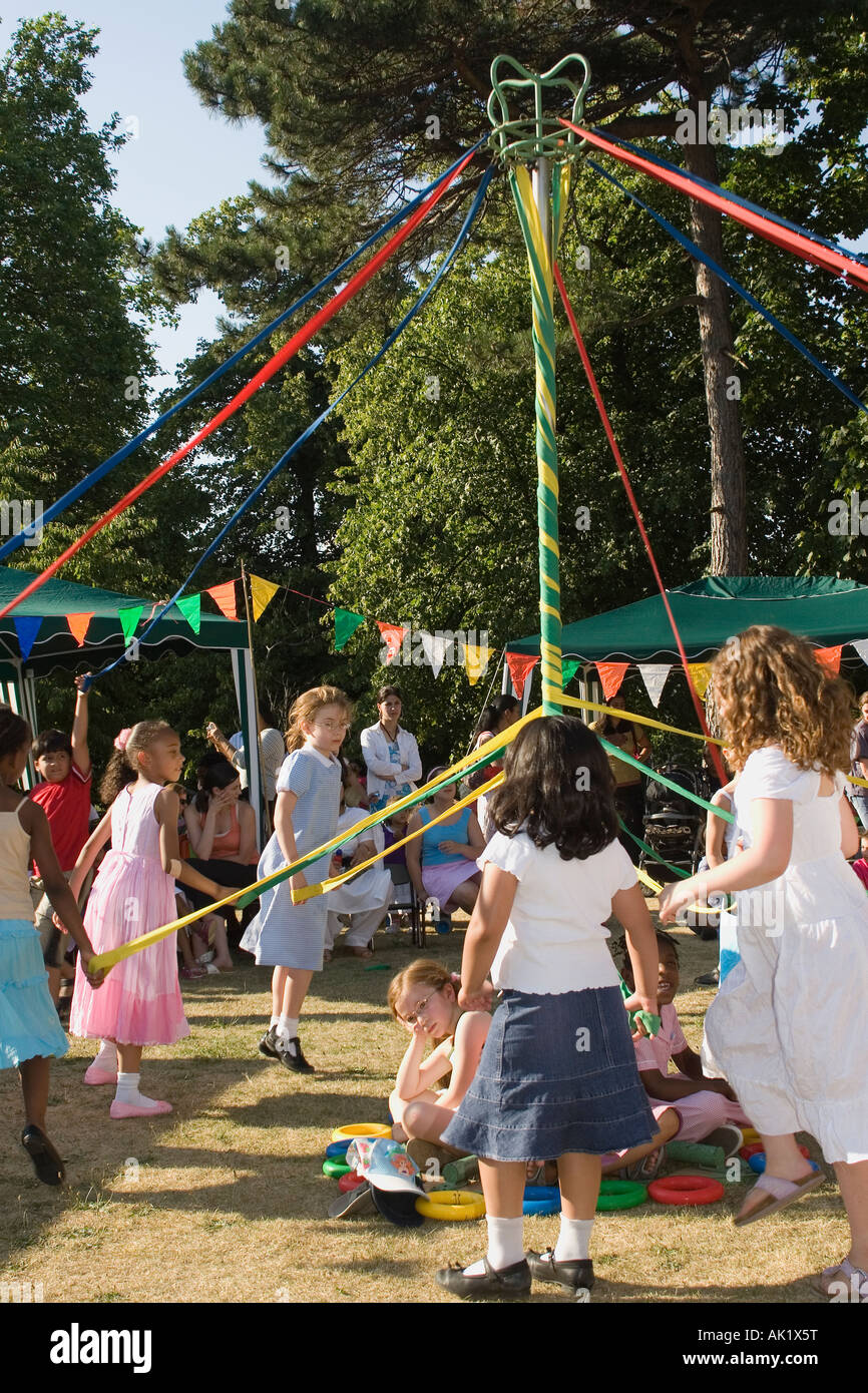 Children maypole dance hi-res stock photography and images - Alamy