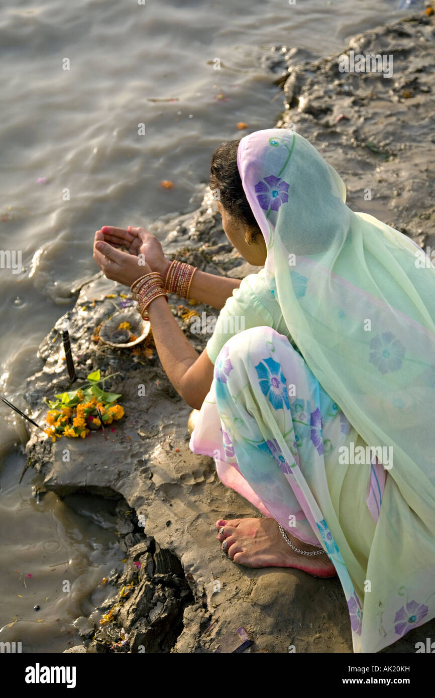 Puja ceremony. Assi Ghat. Ganges river. Varanasi. India Stock Photo - Alamy