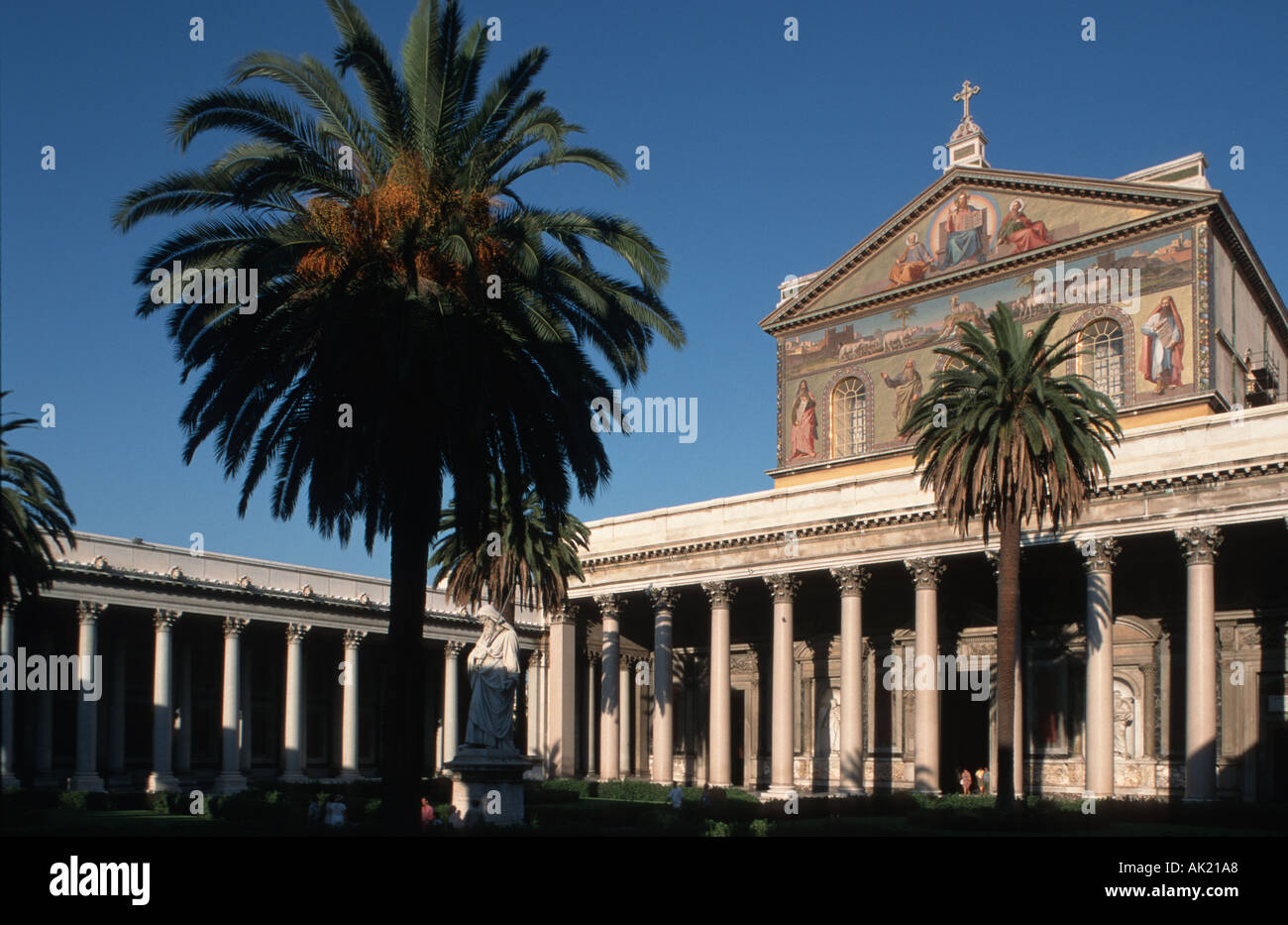 Palm capital columns hi-res stock photography and images - Alamy