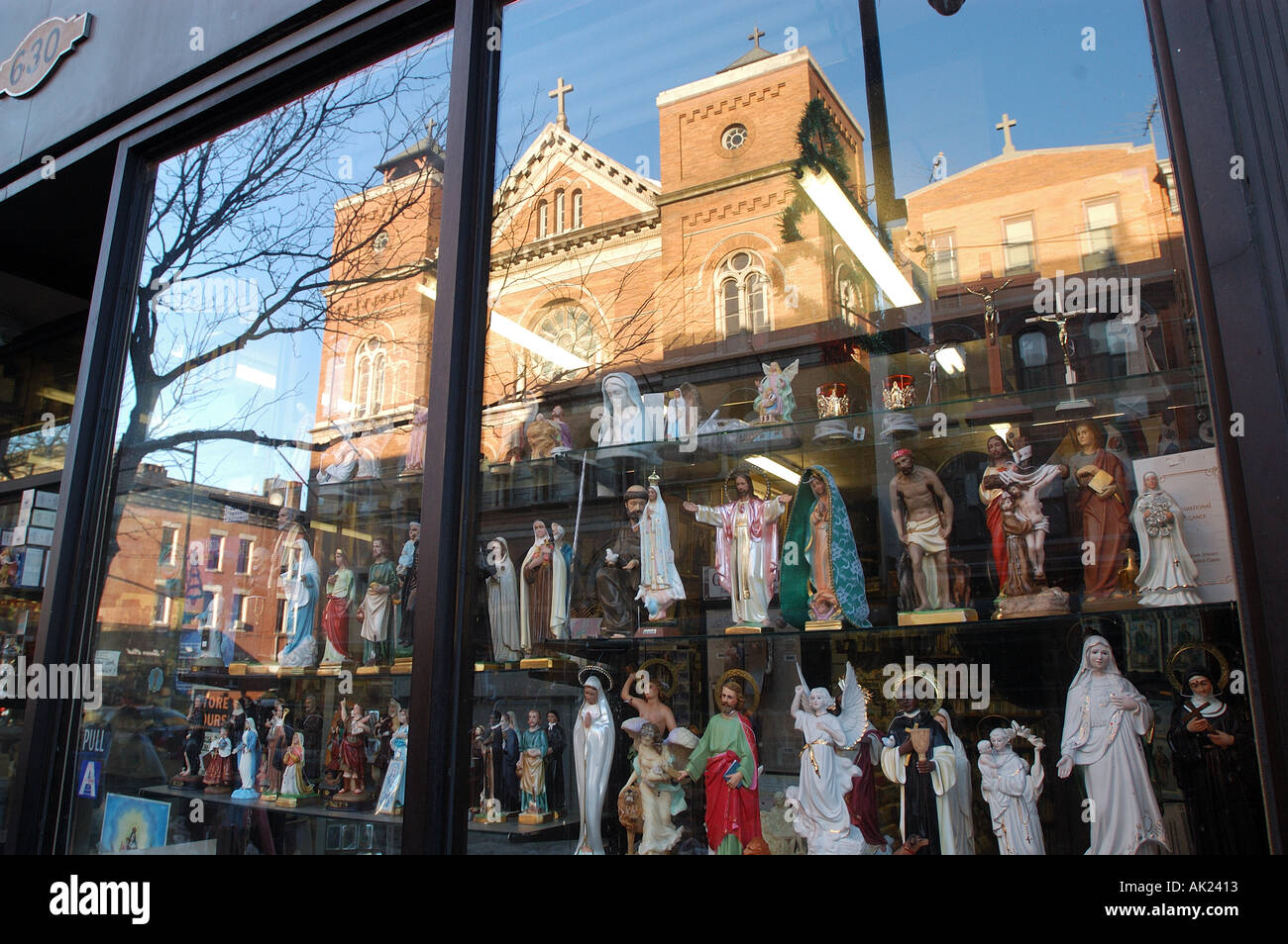 Bronx bodega hi-res stock photography and images - Alamy