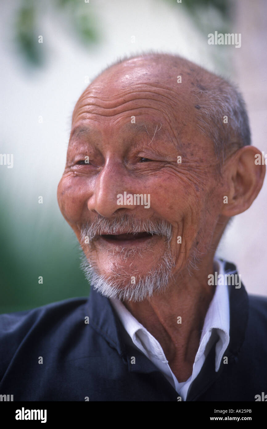 Old chinese man hi-res stock photography and images - Alamy