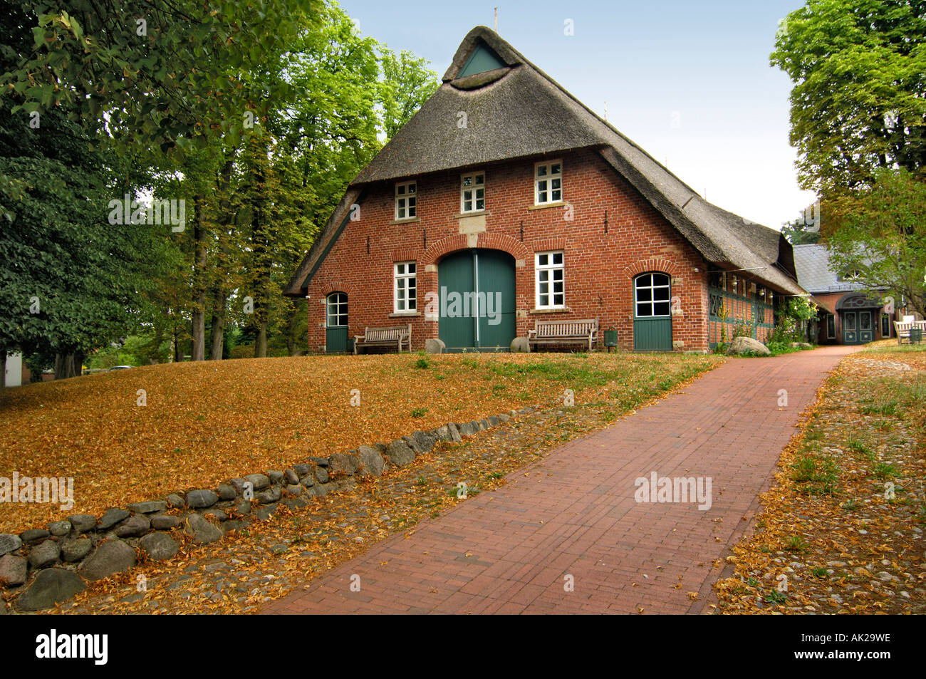 farm with thatched roof, Worpswede, Lower Saxony, Germany Stock Photo ...
