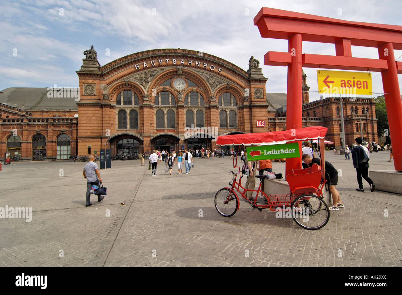 Bremen train station hi-res stock photography and images - Alamy