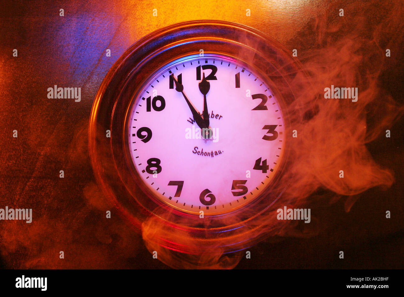 Five clock hi-res stock photography and images - Alamy
