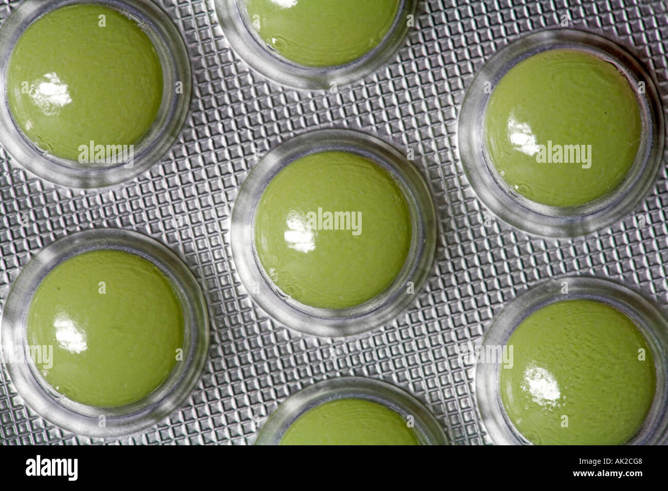 Green tablets in packaging hi-res stock photography and images - Alamy