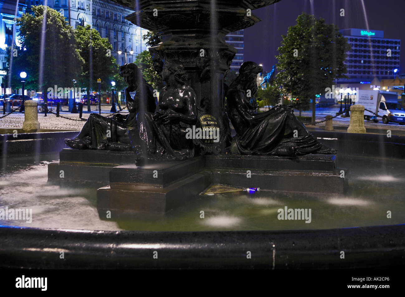 Fountain in front of St. Georges Hall in the center of Liverpool ...