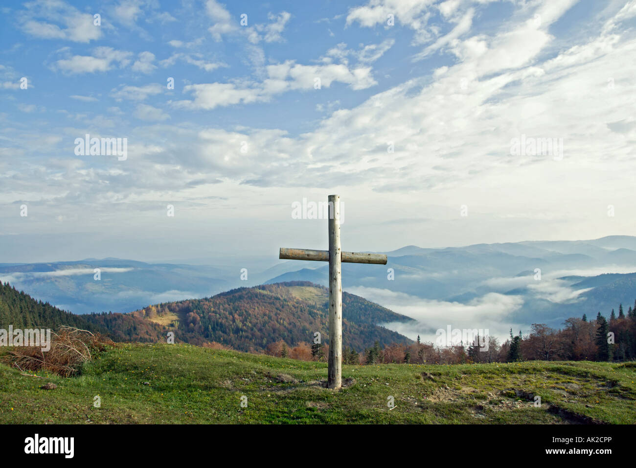 Cross on fall mountain plateau Stock Photo - Alamy