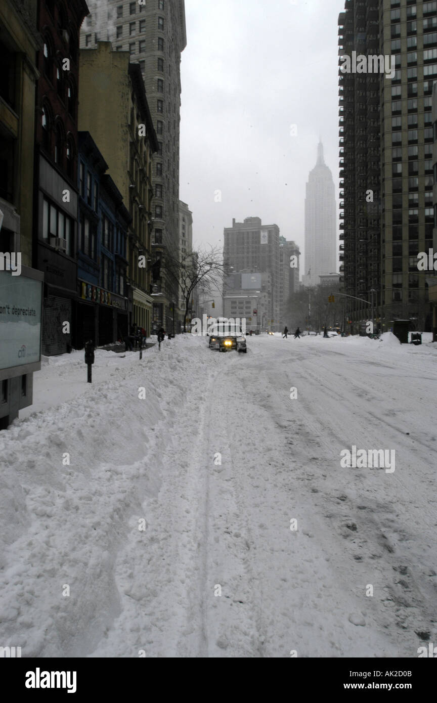 New york city winter empire state snow hi-res stock photography and ...