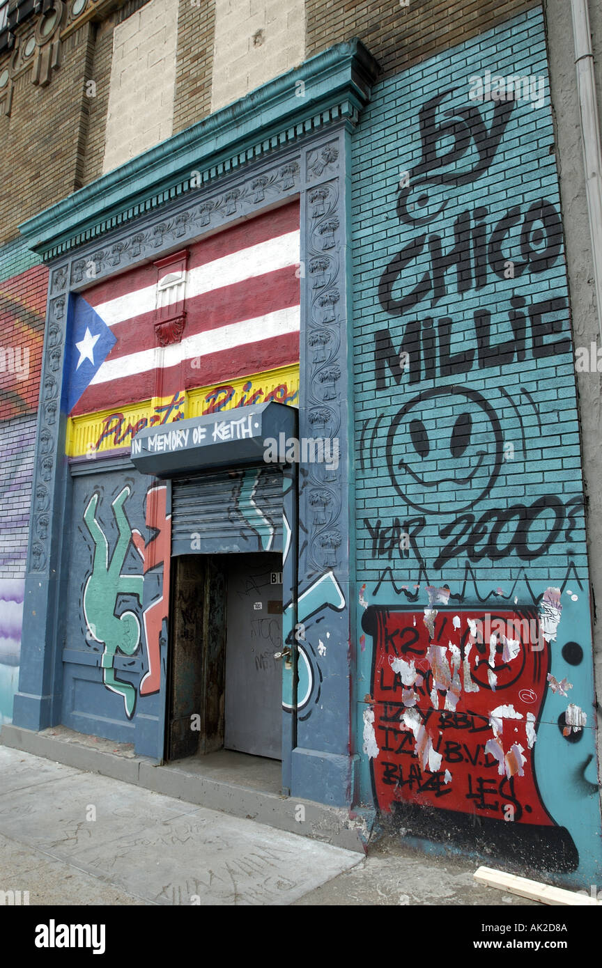 NY Grafitti graffiti Chica Millie Mural vertical Stock Photo - Alamy