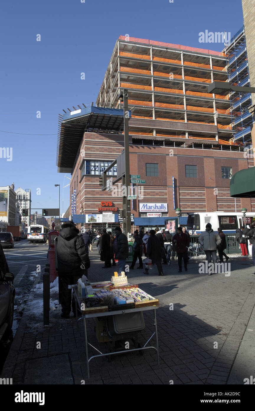 Harlem streetscape hi-res stock photography and images - Alamy