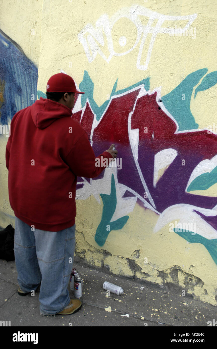 NY Grafitti graffiti Mural artist vertical Stock Photo - Alamy