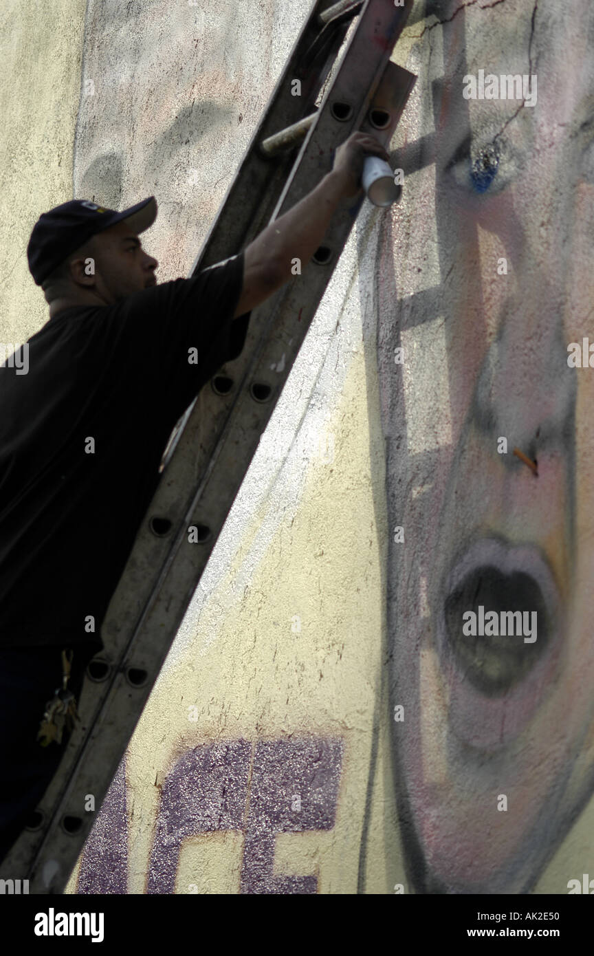 NY Grafitti graffiti Mural artist ladder vertical Stock Photo - Alamy