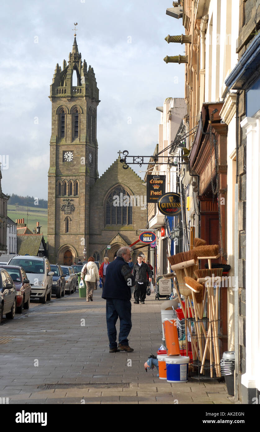 Peebles High Street with Peebles Parish Church in the background Stock ...