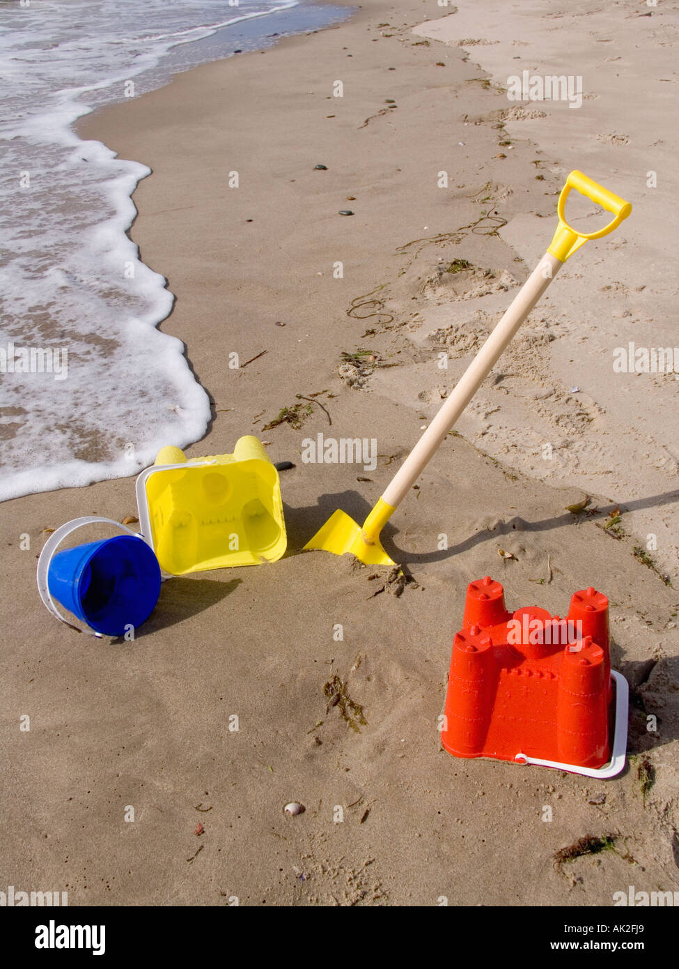 Bucket and spade and beach hi-res stock photography and images - Alamy