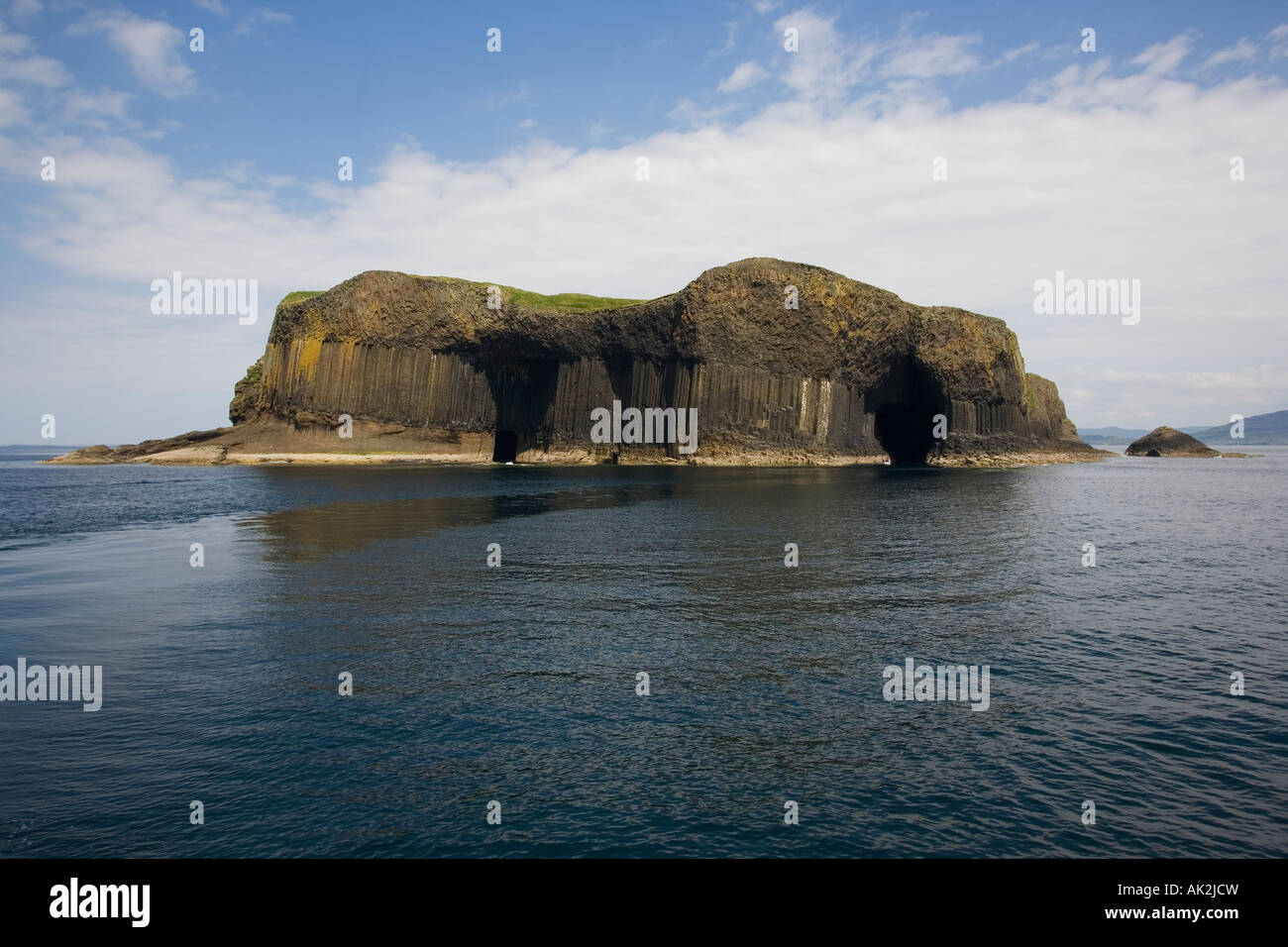 Basalt formation on island scotland hi-res stock photography and images ...