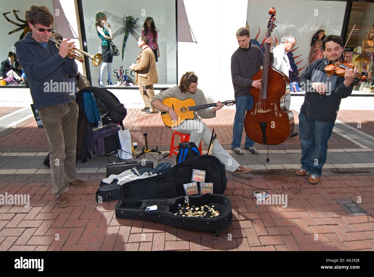 Ireland dublin grafton street buskers hi-res stock photography and ...