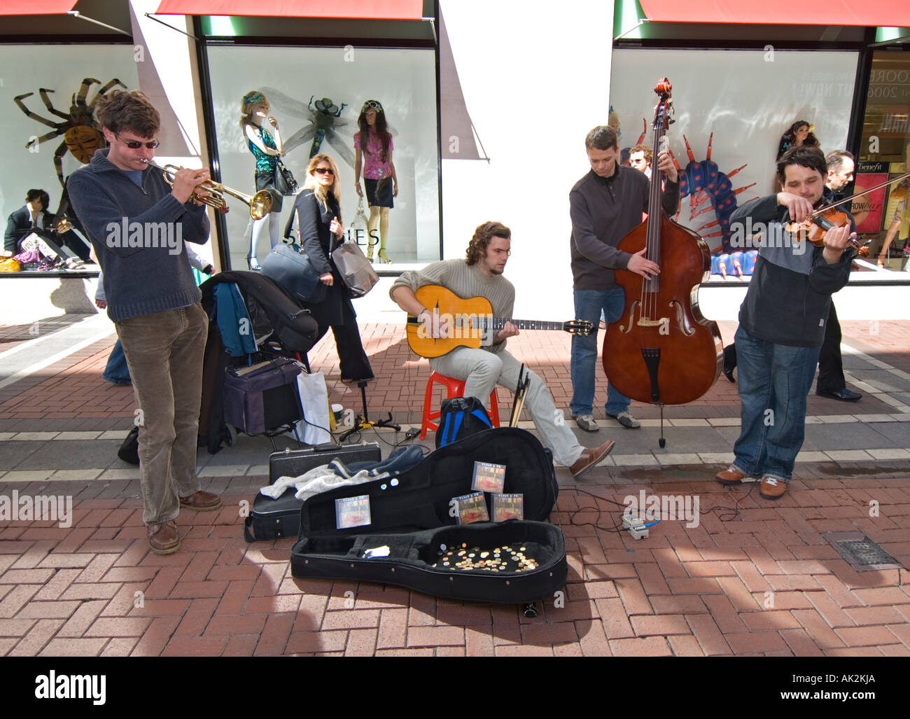 Ireland dublin grafton street buskers hi-res stock photography and ...