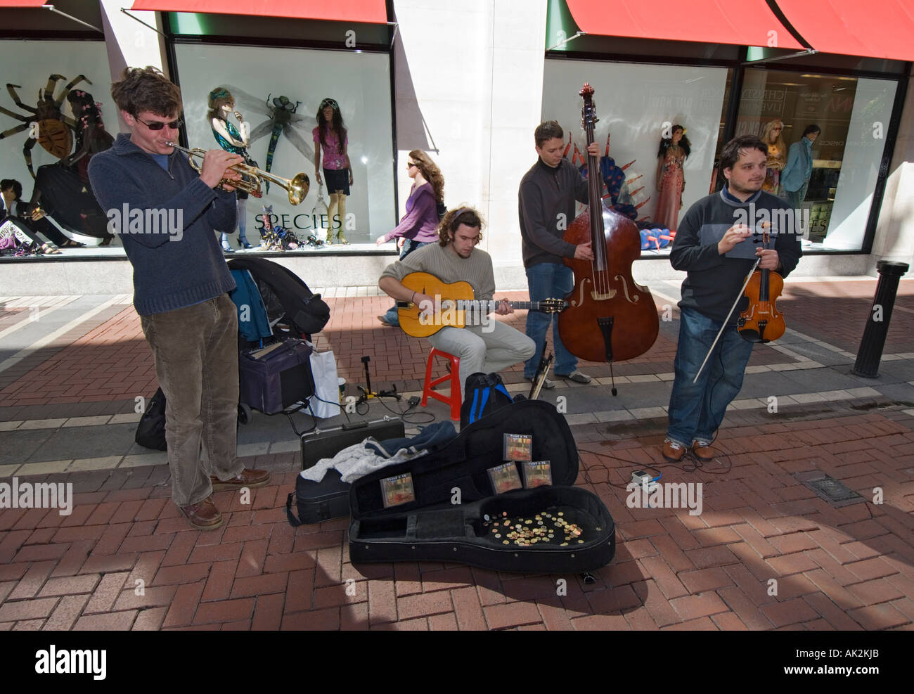 Ireland dublin grafton street buskers hi-res stock photography and ...