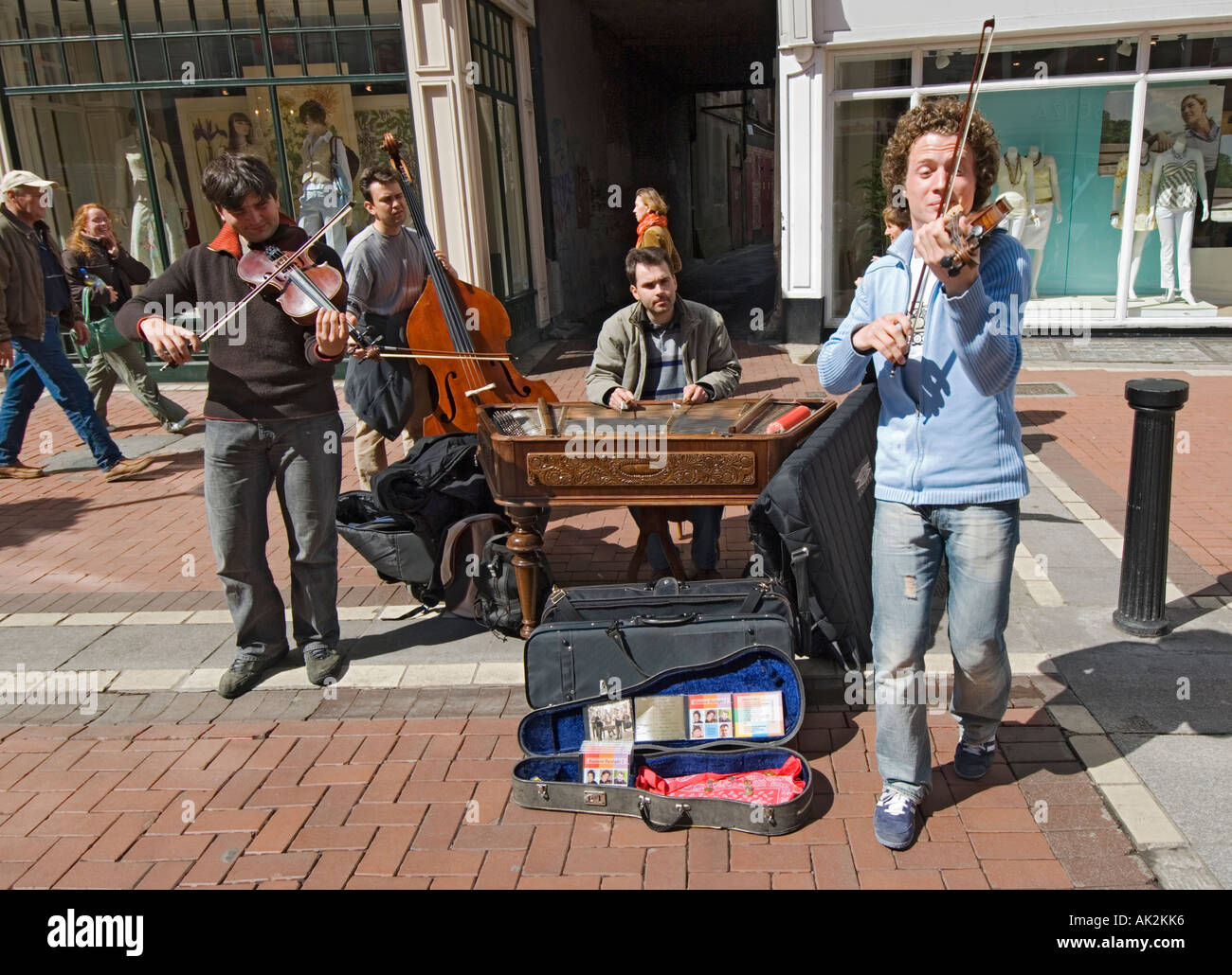 Ireland Dublin Grafton Street buskers Stock Photo - Alamy