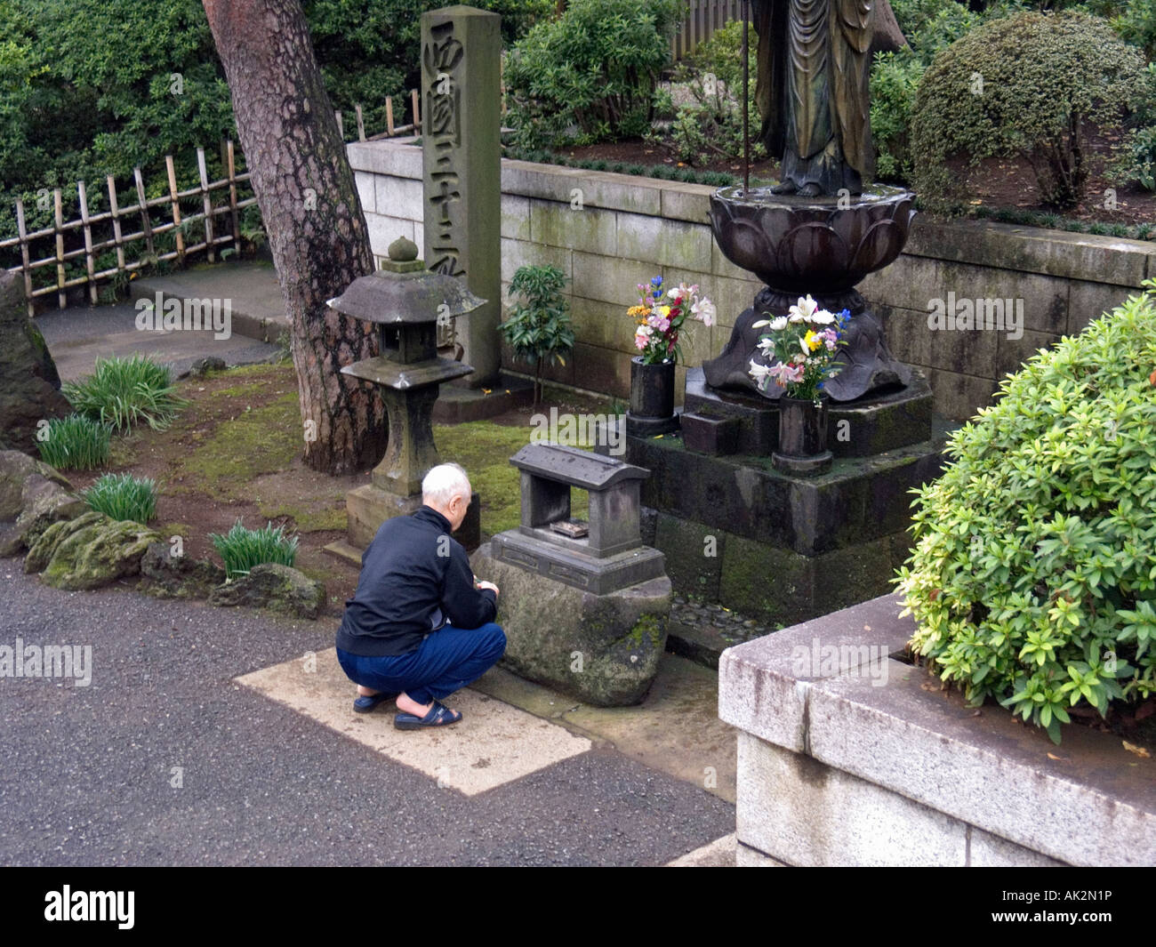 Buddhist believer praying to the Deities. Gokokuji Temple. Tokyo. Japan ...