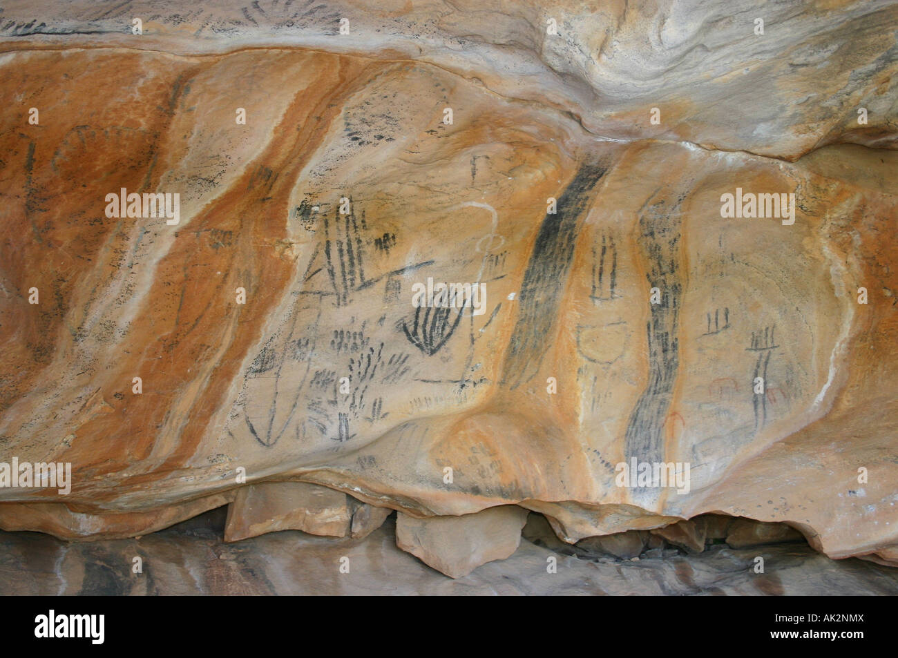 Australia : Flinders Ranges - rock painting Stock Photo - Alamy