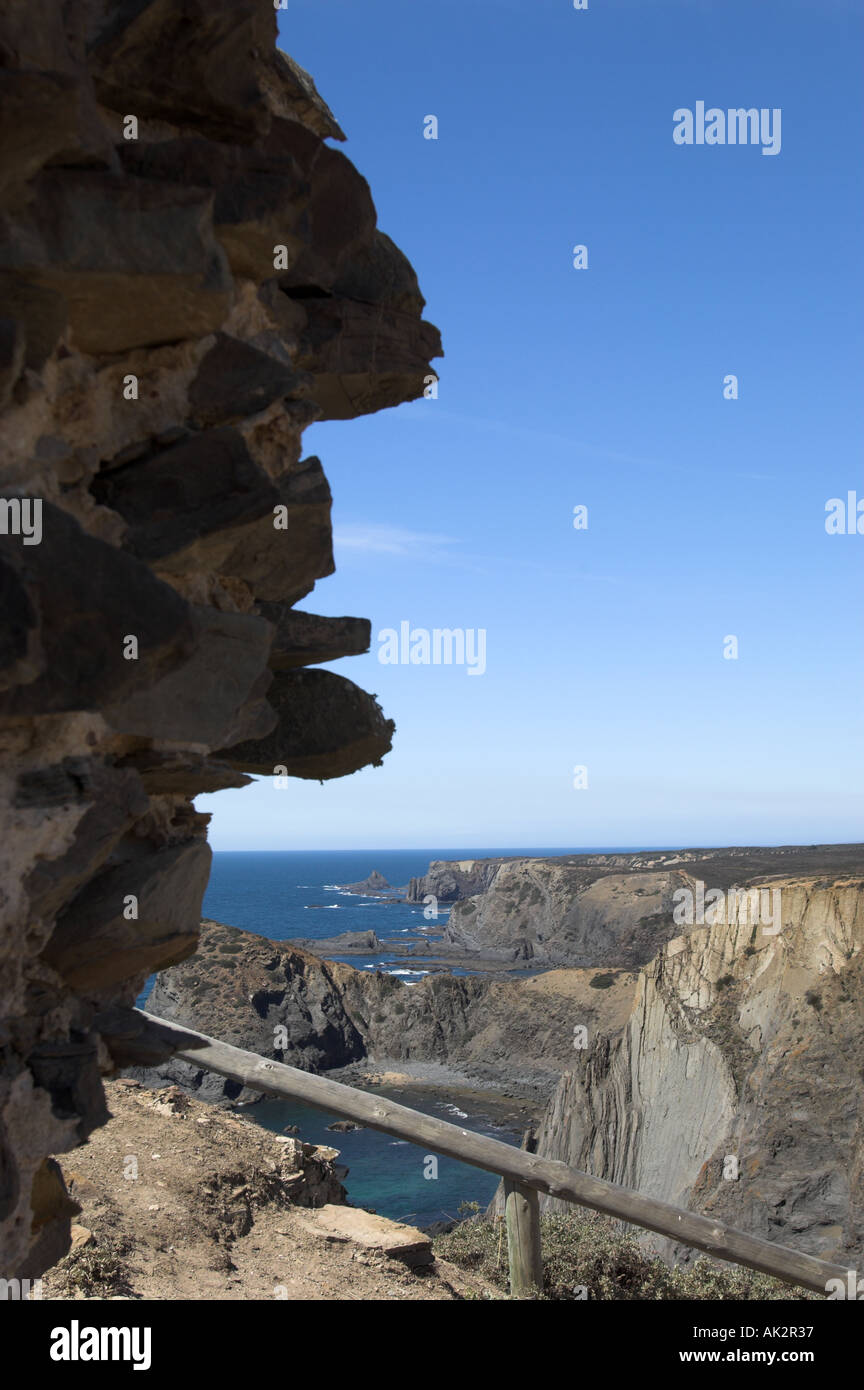 Big rock hole rock frame hi-res stock photography and images - Alamy