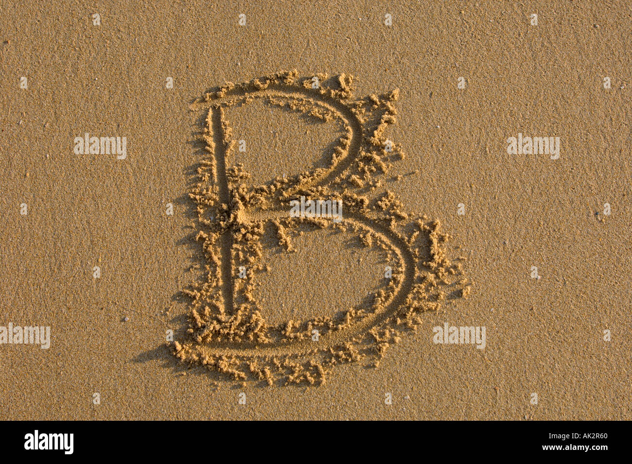Alphabet hand writing letter on the sand Stock Photo - Alamy