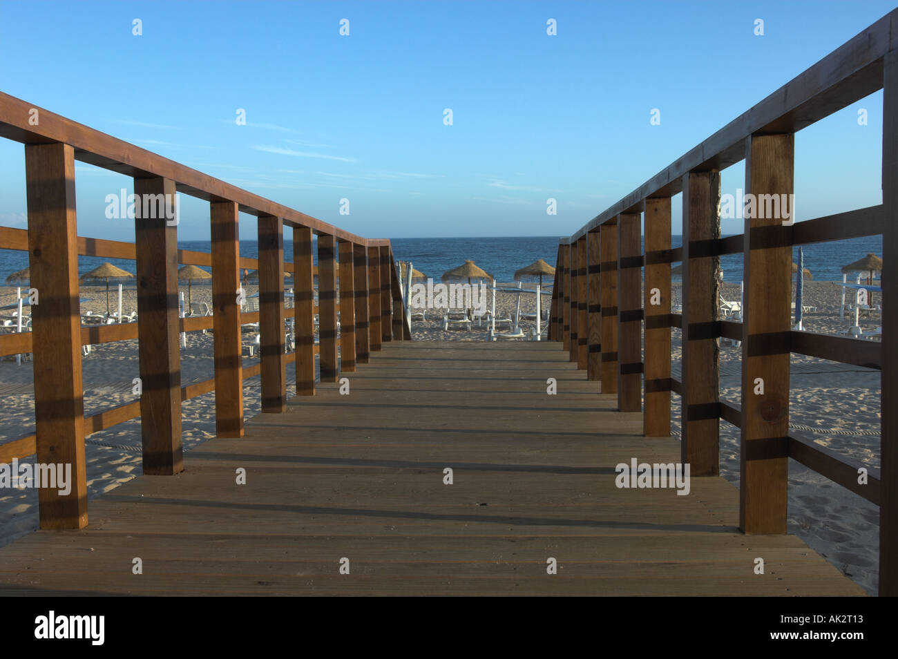 Raised wooden boardwalk pathway hi-res stock photography and images - Alamy