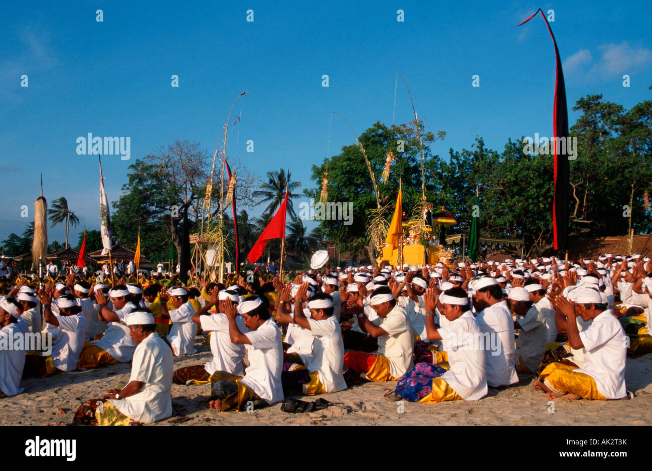 Praying people, Kuta Beach Stock Photo - Alamy
