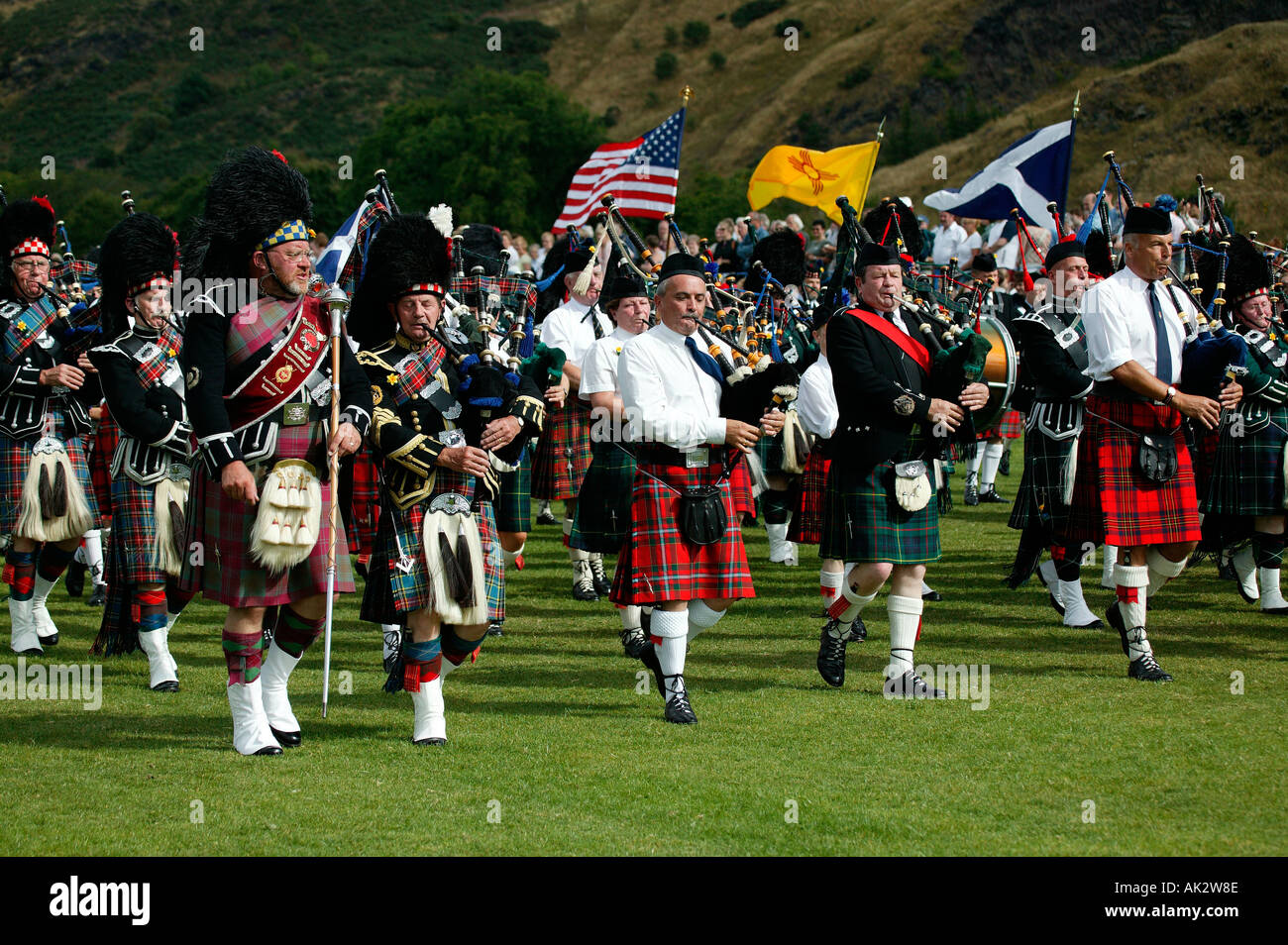 Edinburgh tourists band hi-res stock photography and images - Alamy