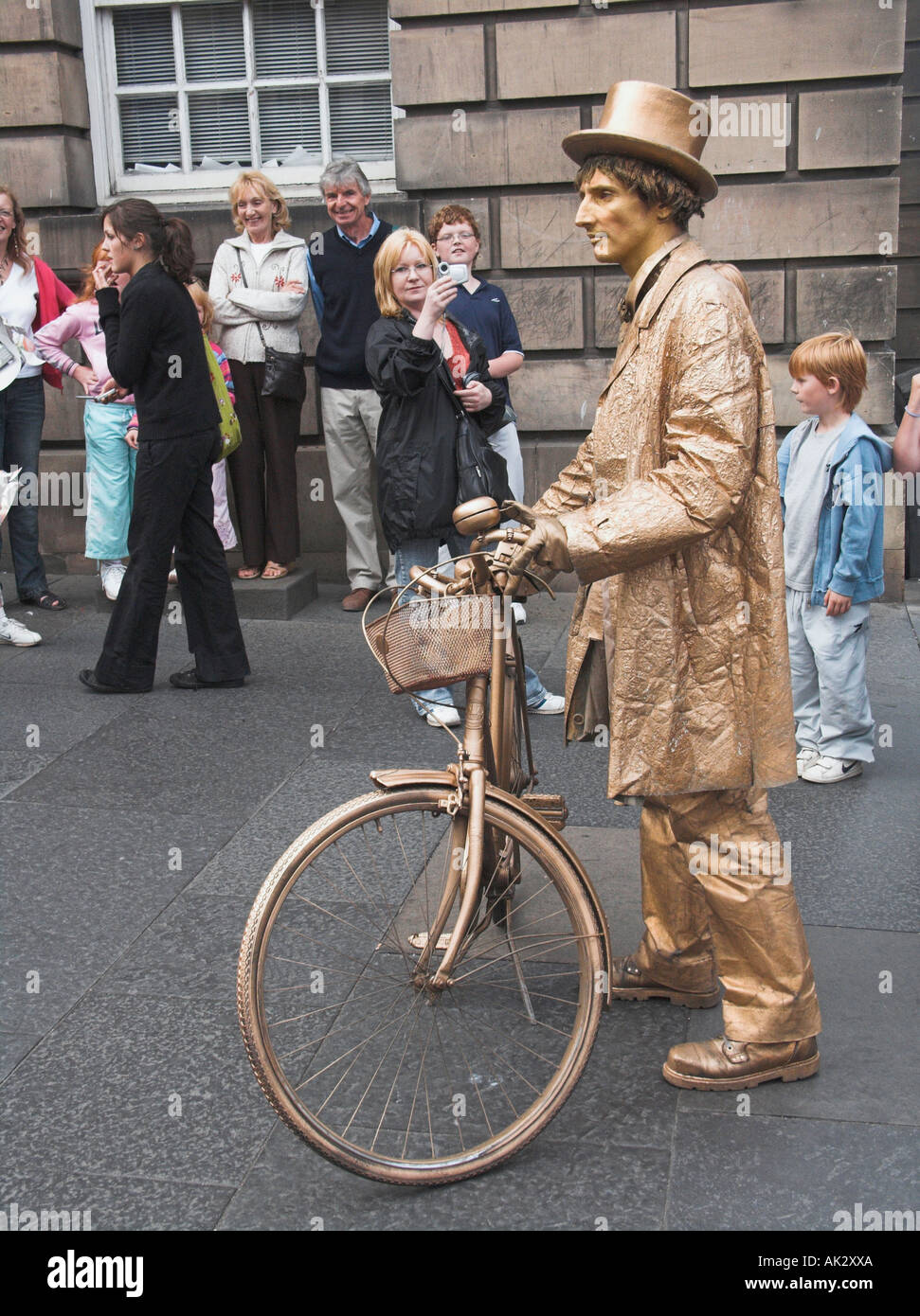 Male Living Statue Street Busker High Resolution Stock Photography and ...
