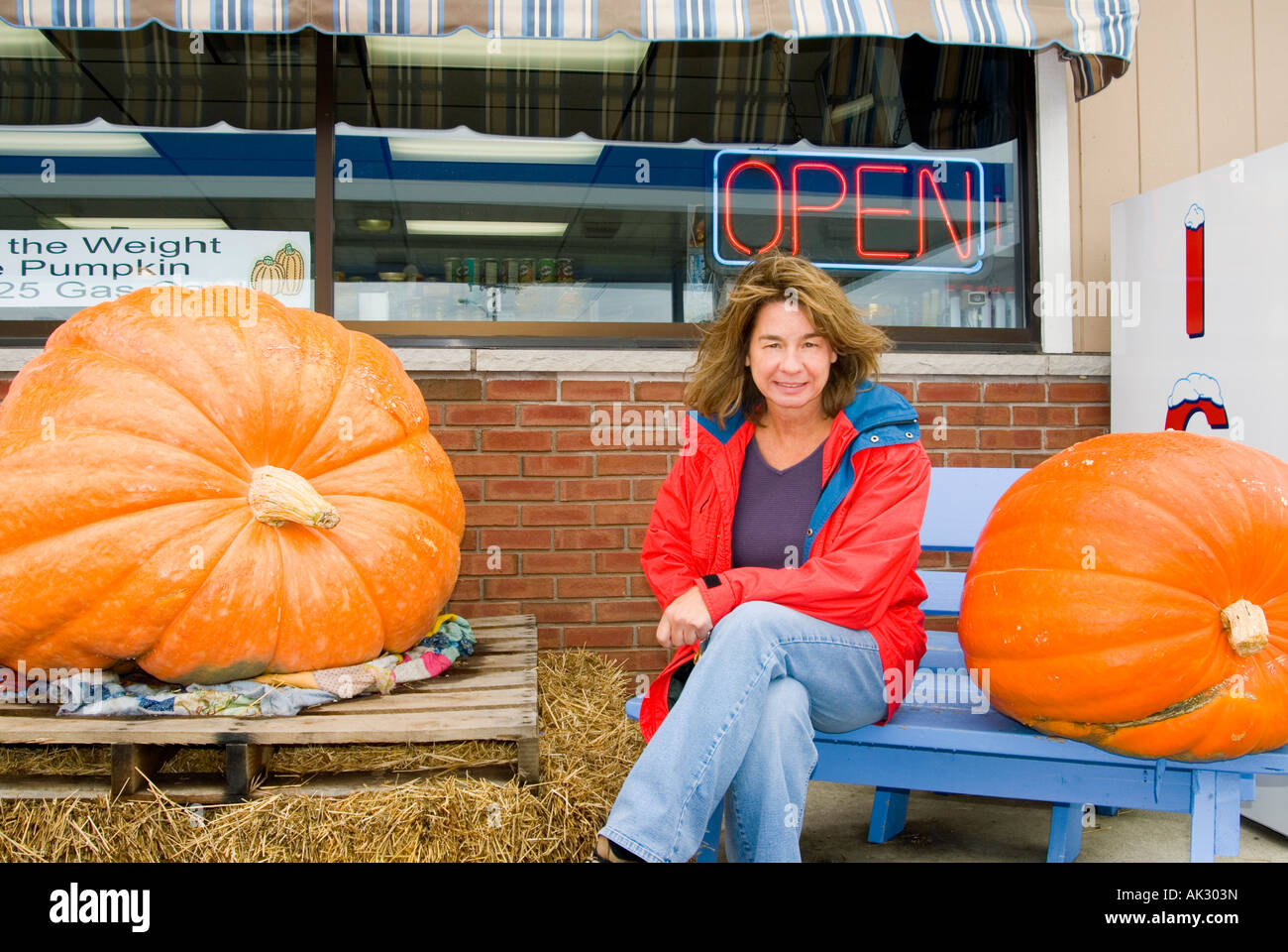 Guess the weight hi-res stock photography and images - Alamy