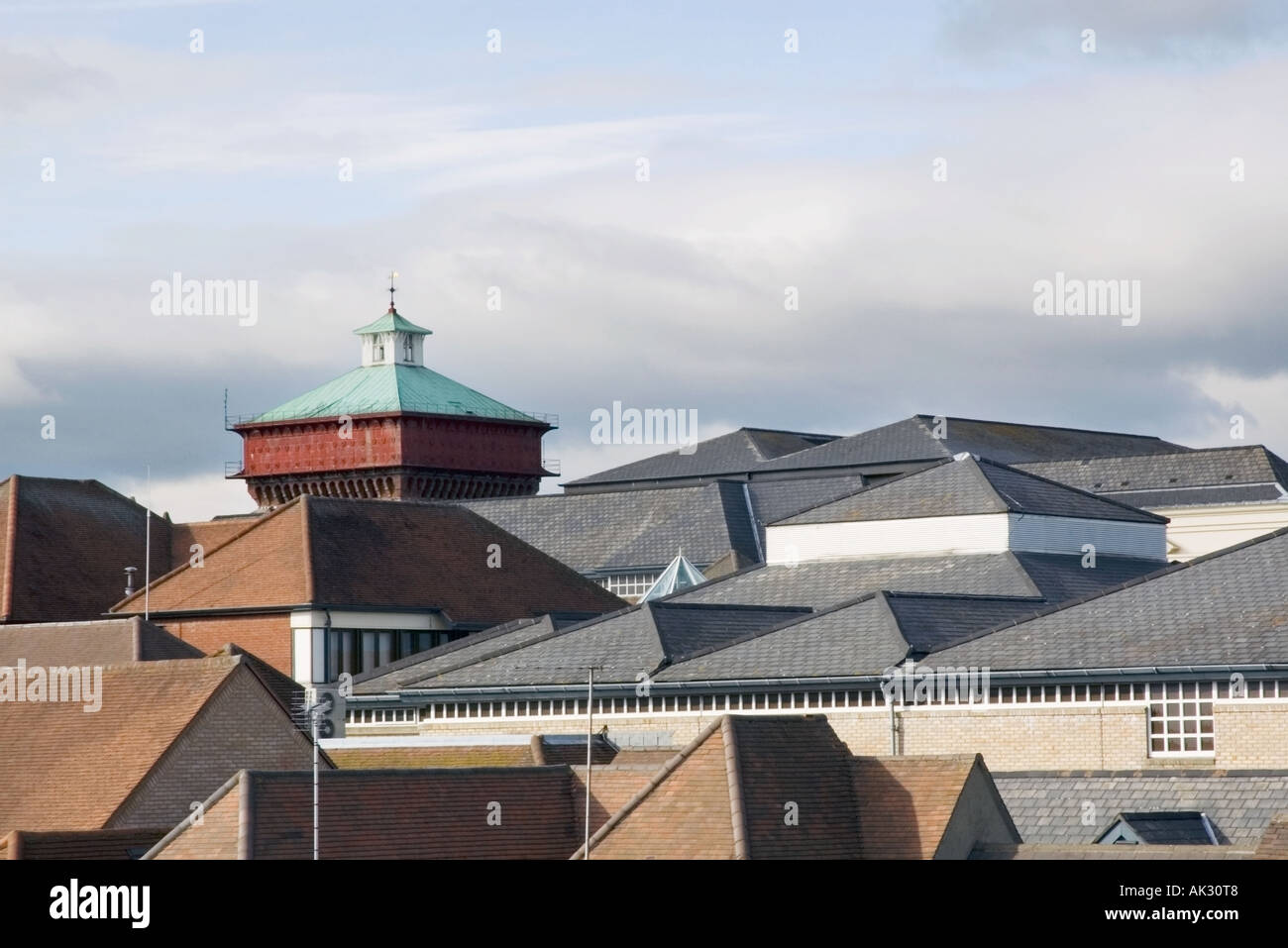 Rooftops uk antenna hi-res stock photography and images - Alamy