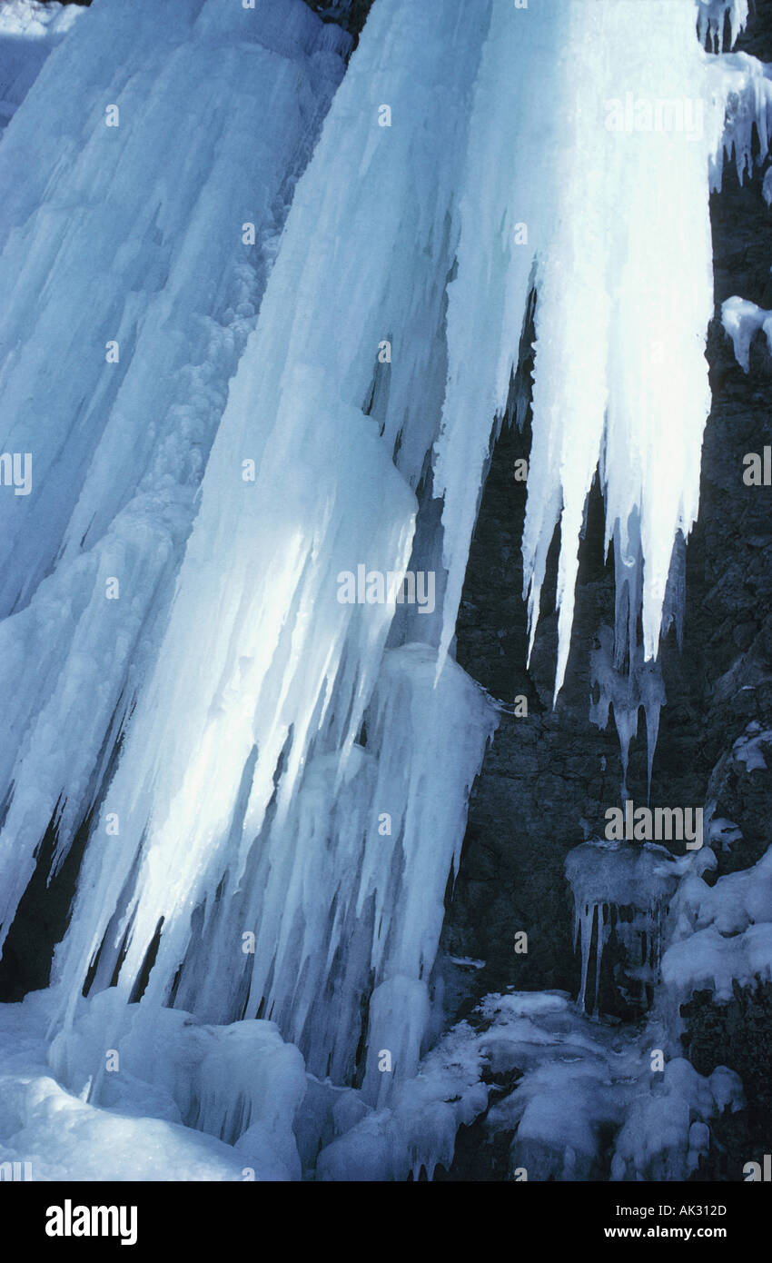 Black and white icicle hi-res stock photography and images - Alamy