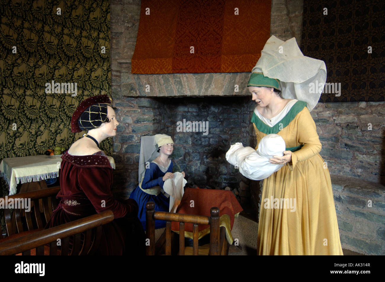 Pembroke castle interior hi-res stock photography and images - Alamy