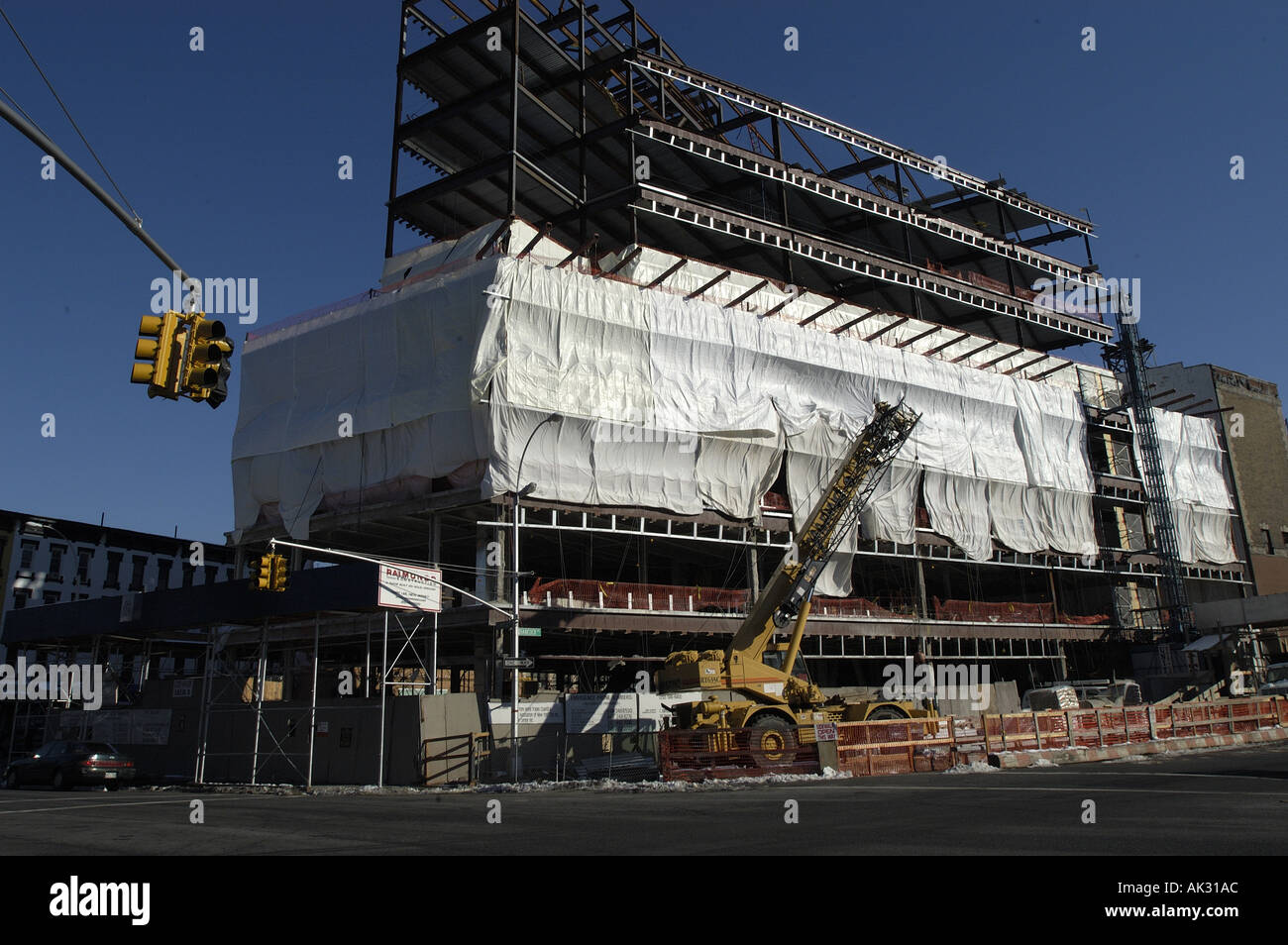 NY Harlem building construction horizontal Stock Photo - Alamy