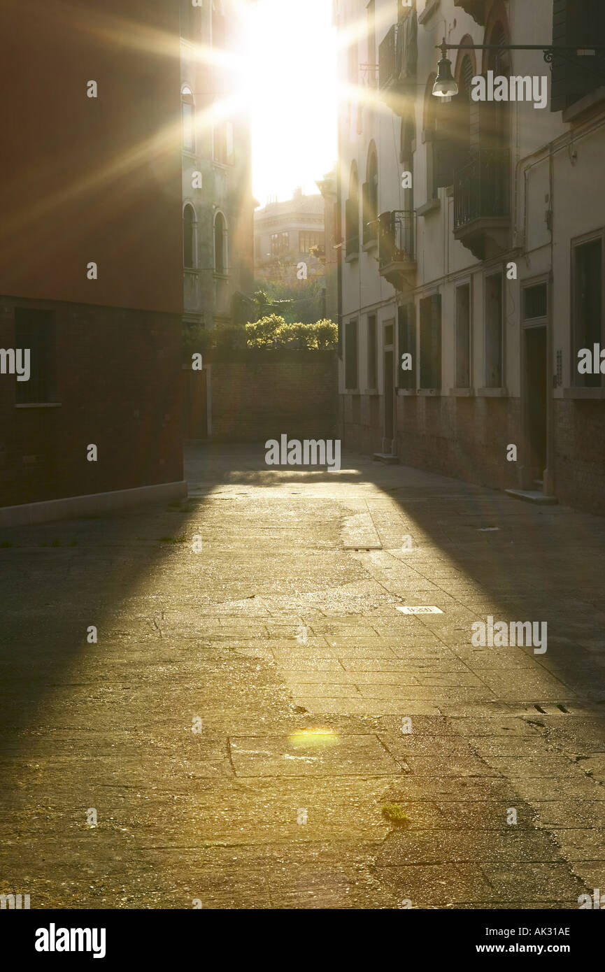Between buildings hi-res stock photography and images - Alamy