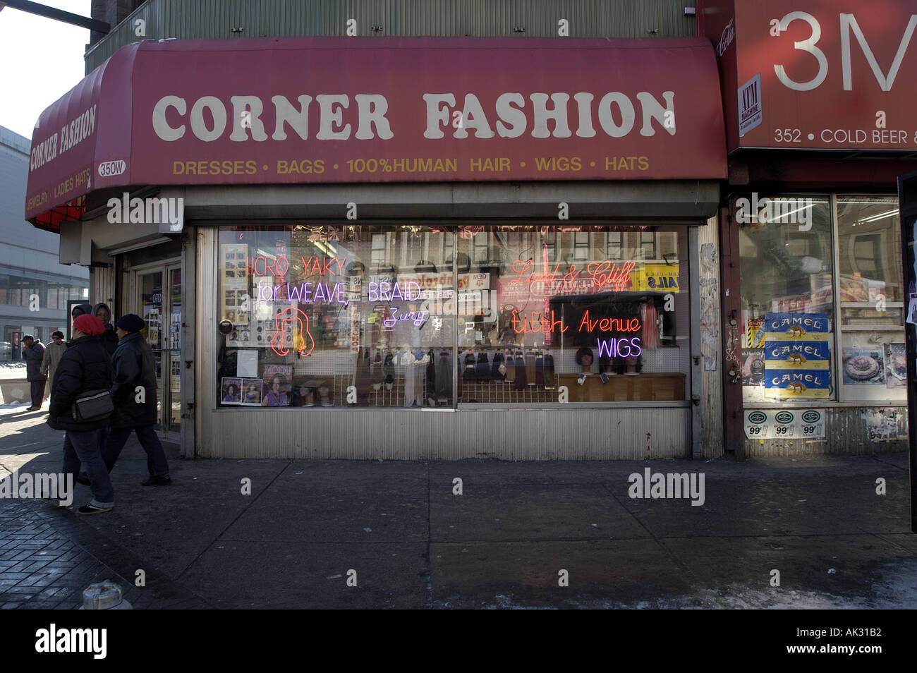 Harlem corner store hi-res stock photography and images - Alamy