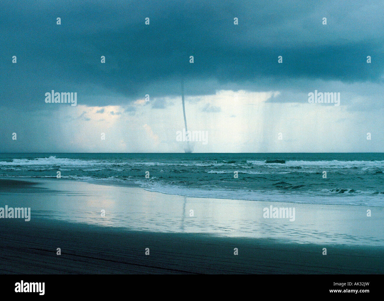 Sea waterspout hi-res stock photography and images - Alamy