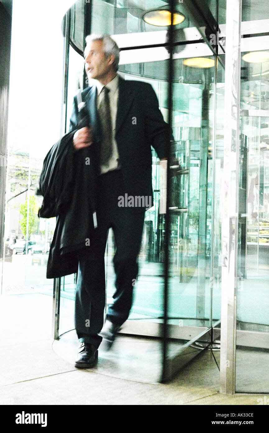 People entering a building hi-res stock photography and images - Alamy