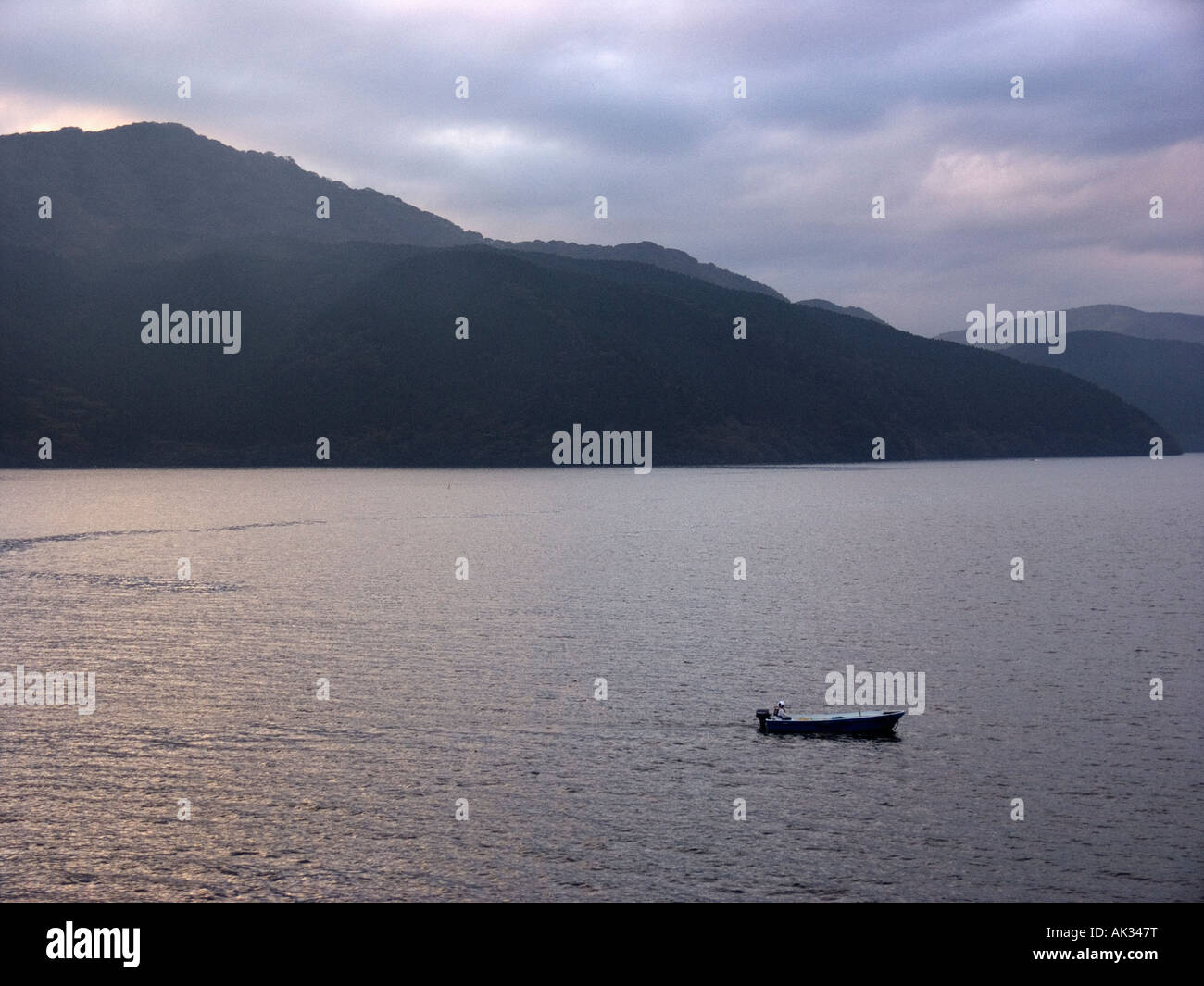 Ashi lake at sunset. Hakone. Kanagawa prefecture. Japan Stock Photo - Alamy