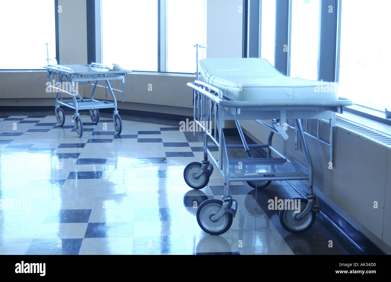 Metal hospital beds hi-res stock photography and images - Alamy