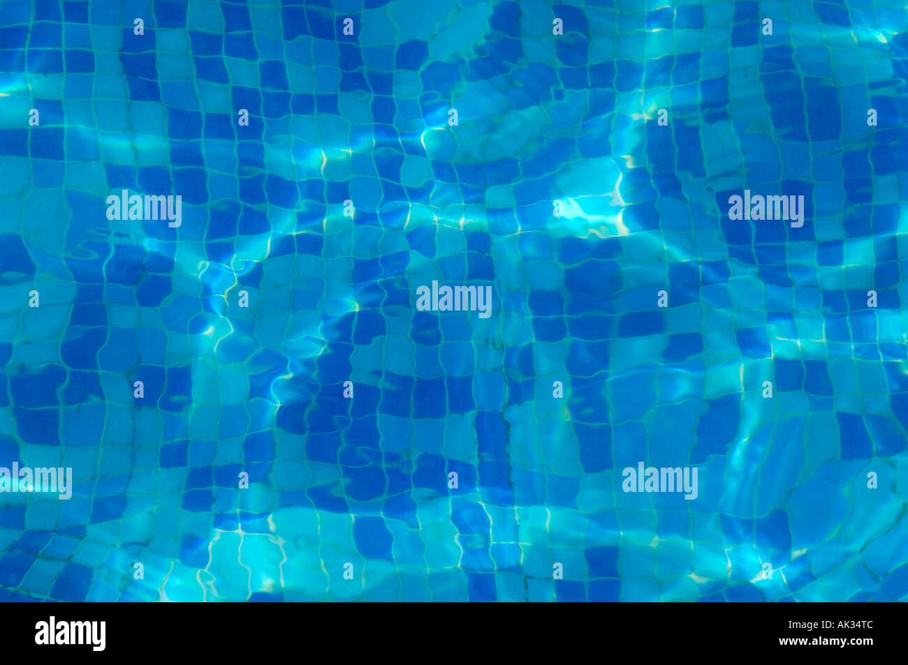 Patterns in the water in a swimming pool Stock Photo - Alamy
