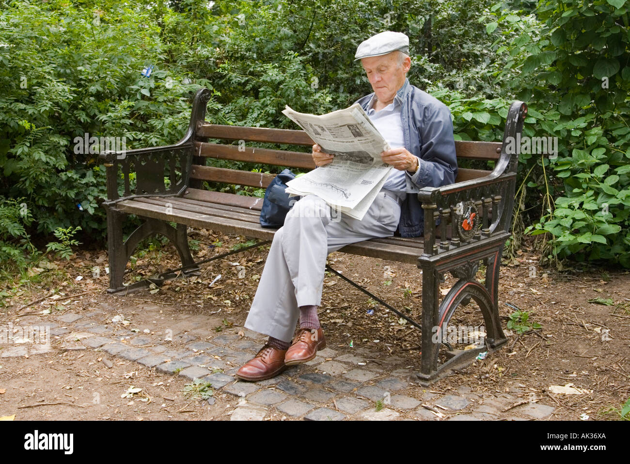 an old man reading a newspaper in a park Stock Photo - Alamy