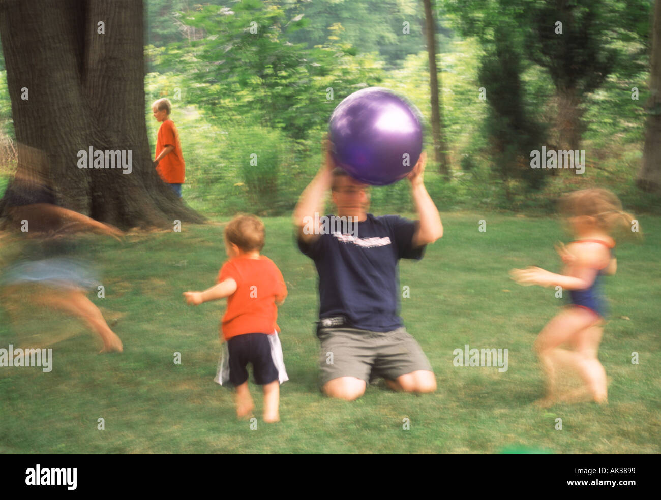Children play outside hi-res stock photography and images - Alamy