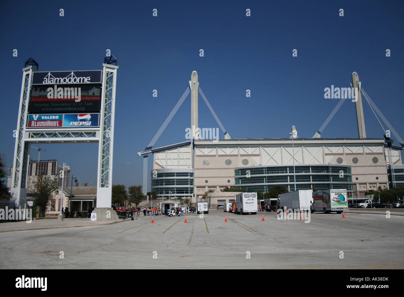 Alamodome stadium hi-res stock photography and images - Alamy