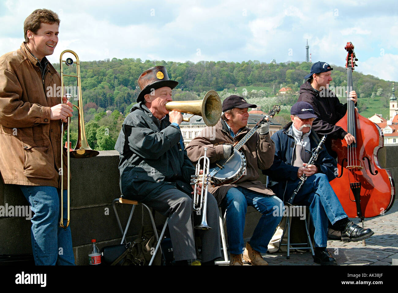 Prague charles bridge musicians hi-res stock photography and images - Alamy